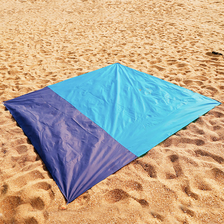 Heat resistant outdoor sand beach blanket