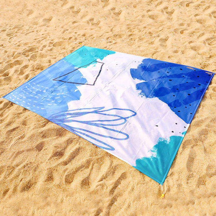 Heat resistant outdoor sand beach blanket