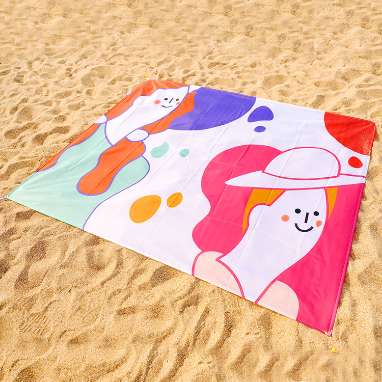 Heat resistant outdoor sand beach blanket